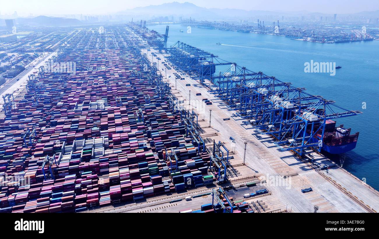 Cargo ships load and unload containers for foreign trade at Qingdao ...
