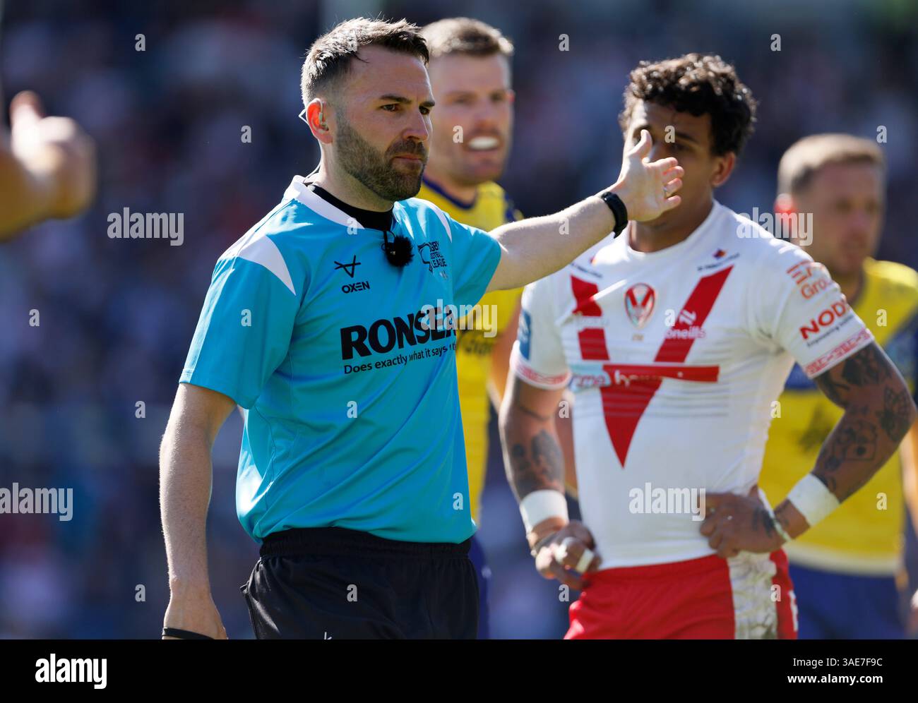 Referee Liam Moore during the Betfred Challenge Cup quarter-final match ...