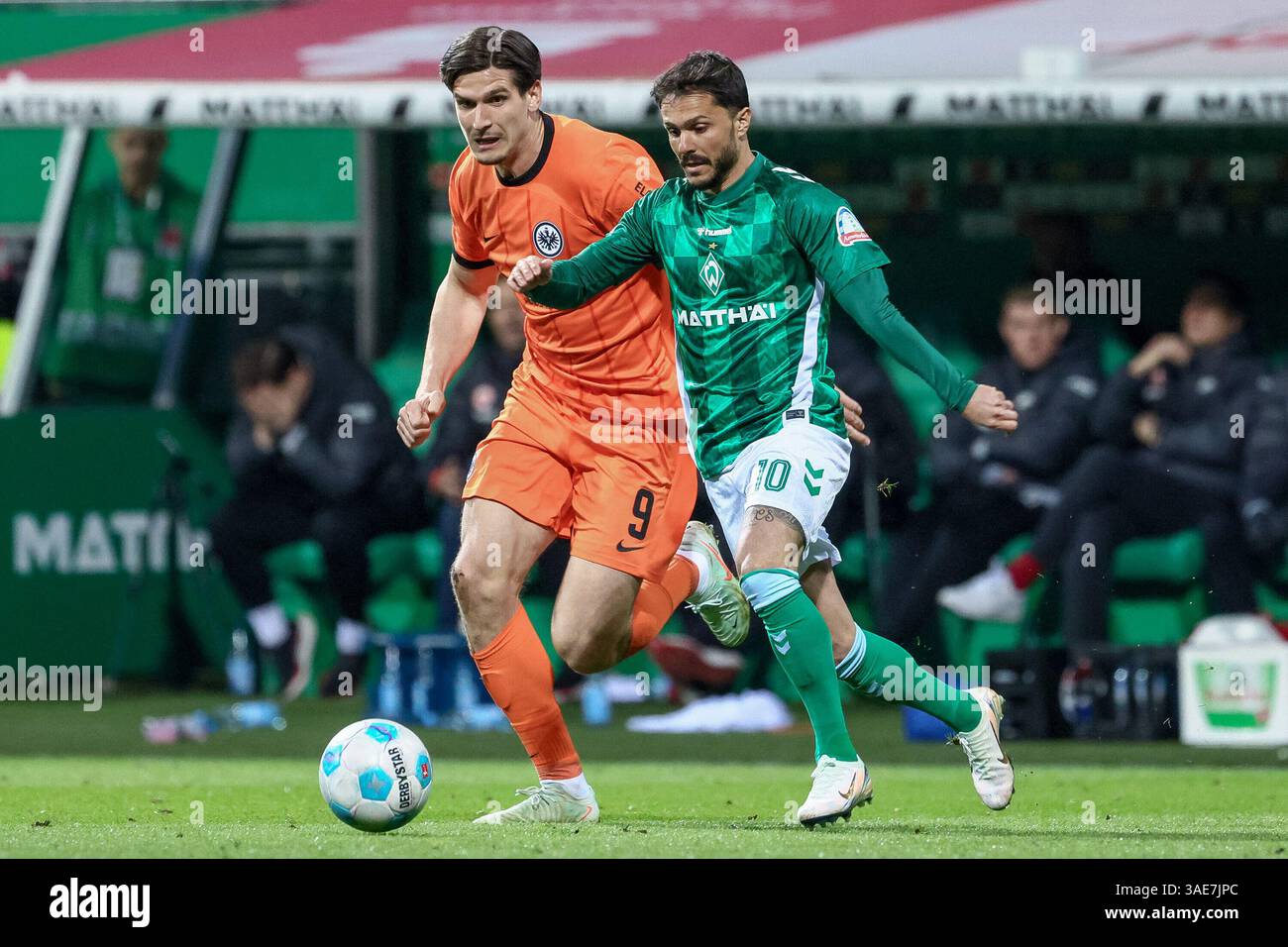 Bremen, Deutschland. 05th Apr, 2025. v.li.: Igor Matanovic (Eintracht ...