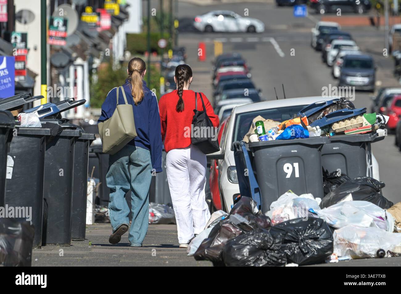 Alton Road, Selly Oak, Birmingham, 6th April 2025: Students walk past ...
