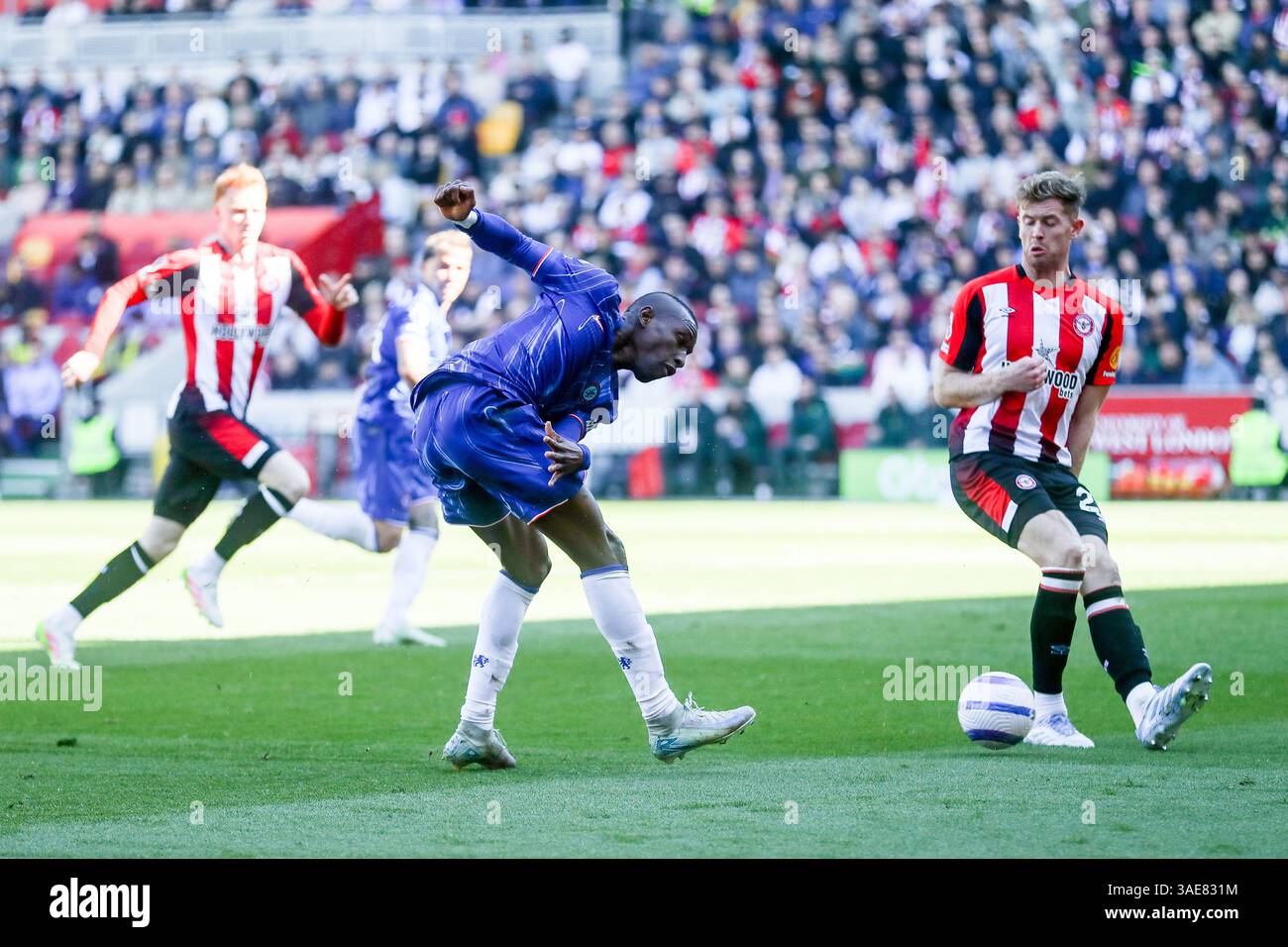 Nicolas Jackson of Chelsea shoots during the Premier League match ...