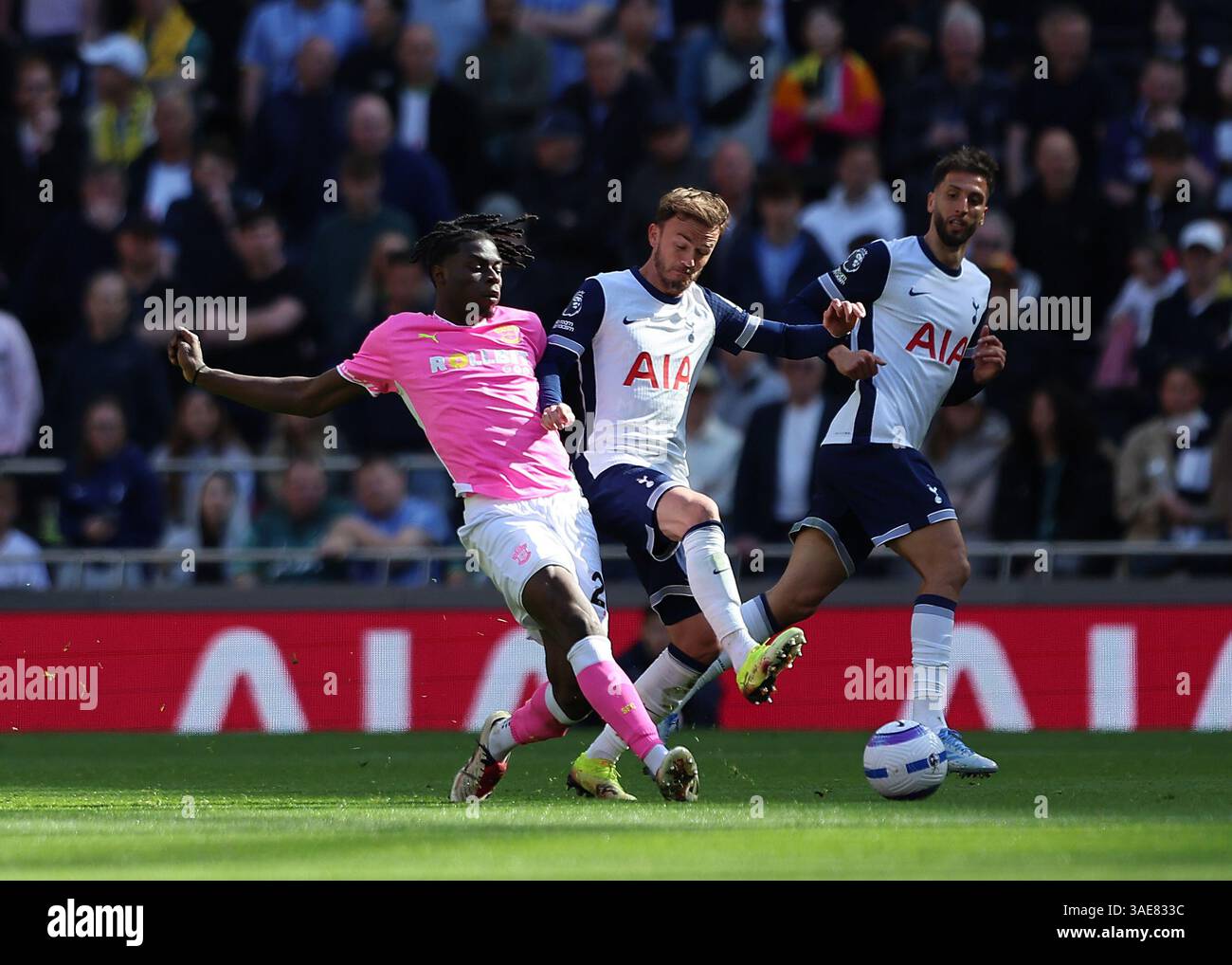 Tottenham Hotspur Stadium, London, UK. 6th Apr, 2025. Premier League ...