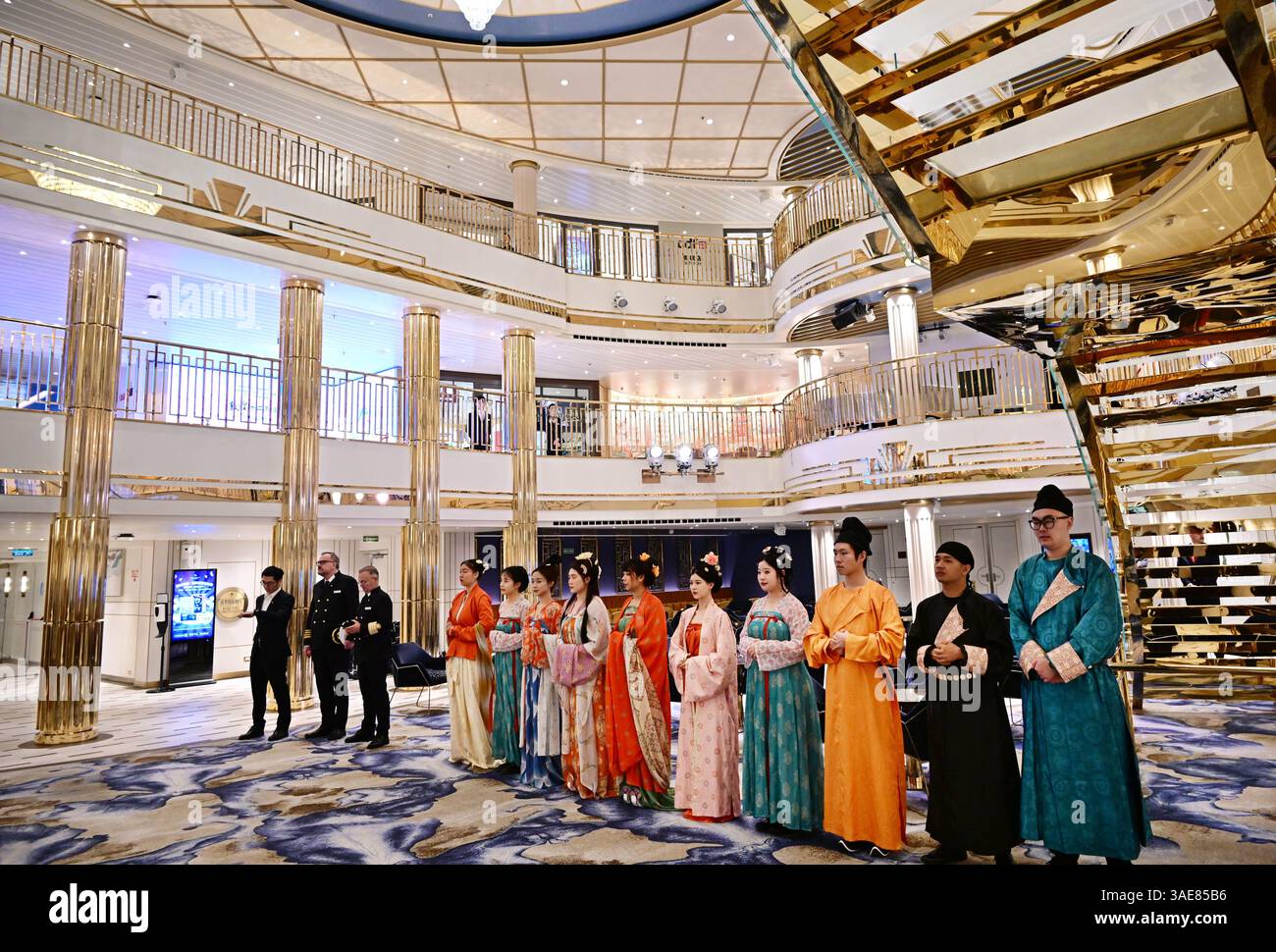 (250406) -- QINGDAO, April 6, 2025 (Xinhua) -- Crew members of Adora ...