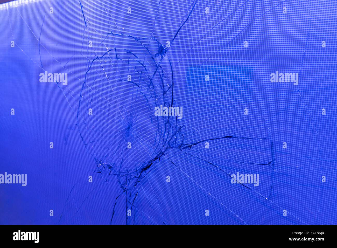 Cracked glass and frame hi-res stock photography and images - Alamy