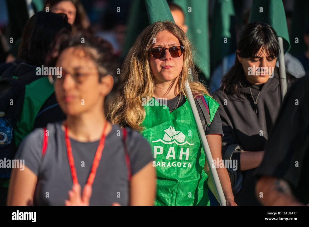 Thousands of people protest in nearly 40 cities to defend the right to ...