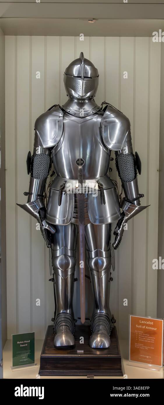 Lancelot suit of armour hi-res stock photography and images - Alamy