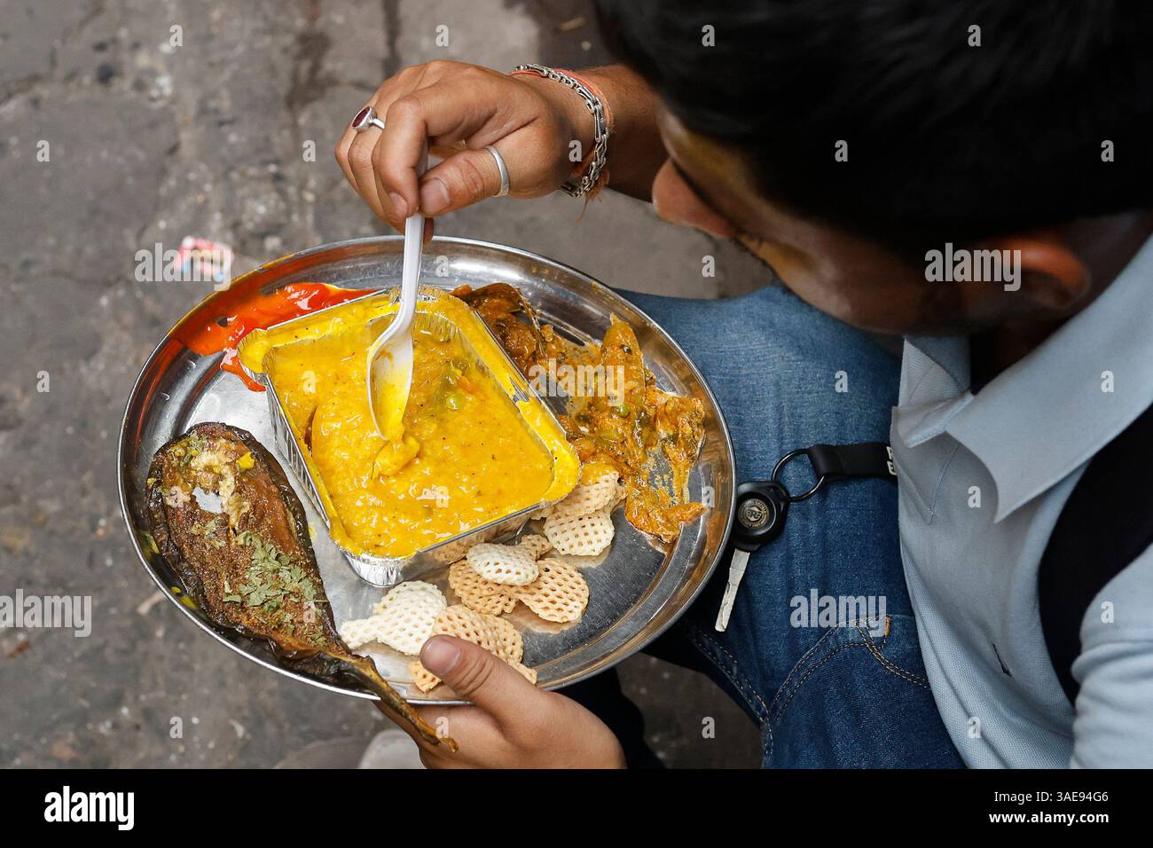 Calcutta fish curry hi-res stock photography and images - Alamy