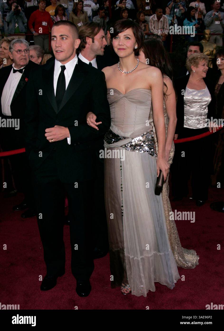 Maggie jake gyllenhaal oscars 2005 hi-res stock photography and images ...