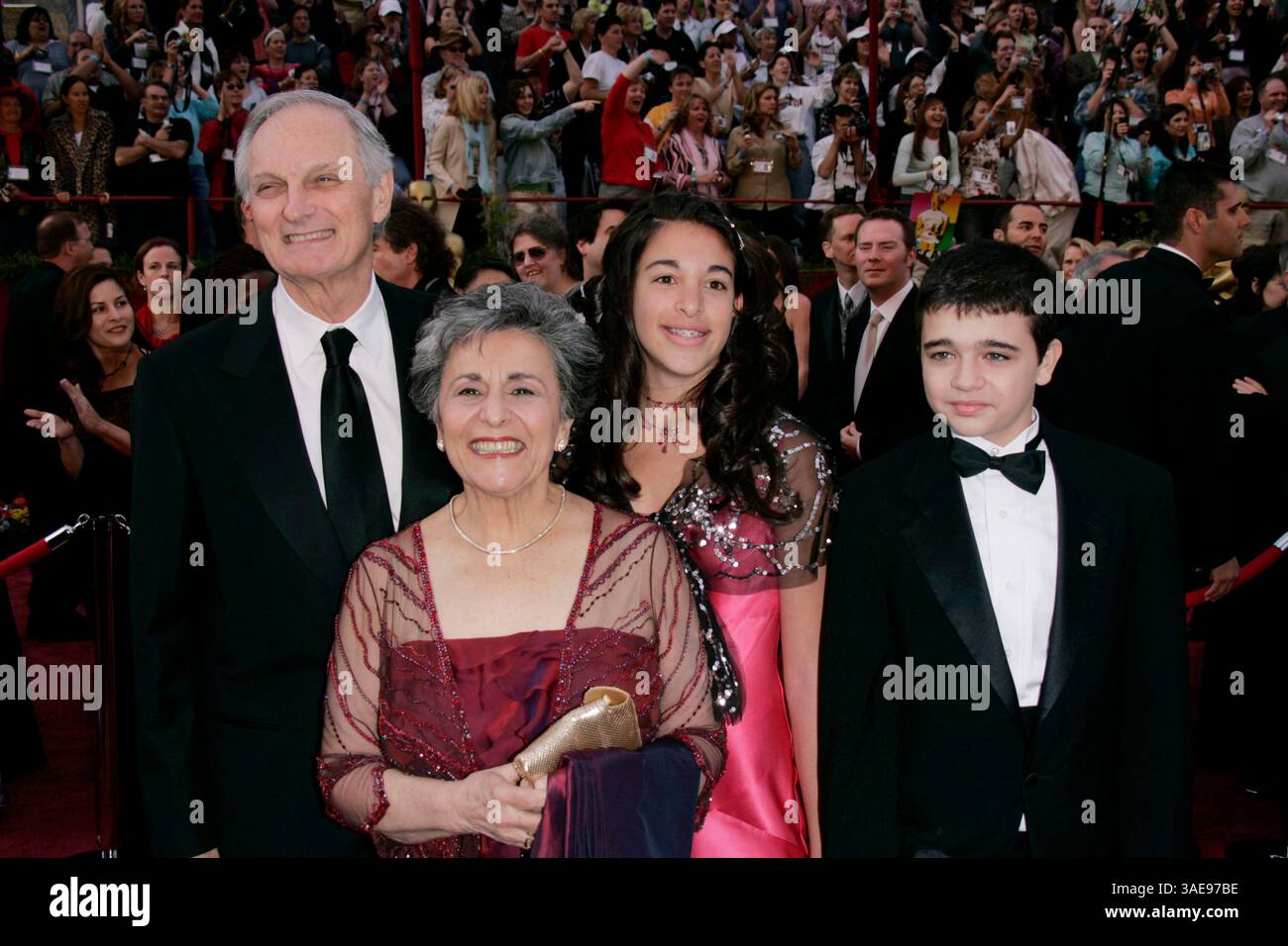 Alan alda family 77th annual hi-res stock photography and images - Alamy