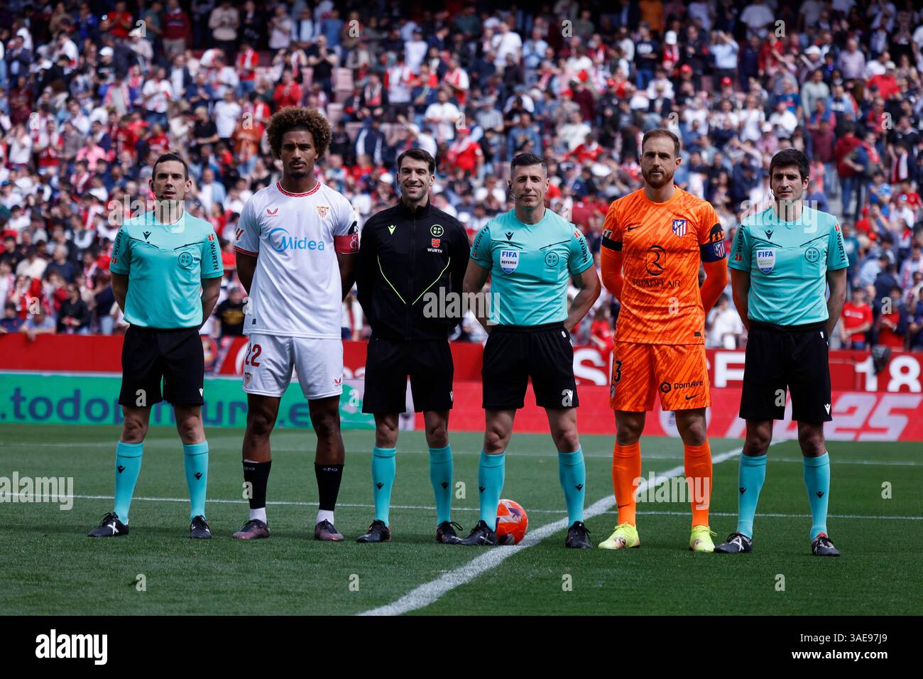 Capitanes de futbol hi-res stock photography and images - Alamy