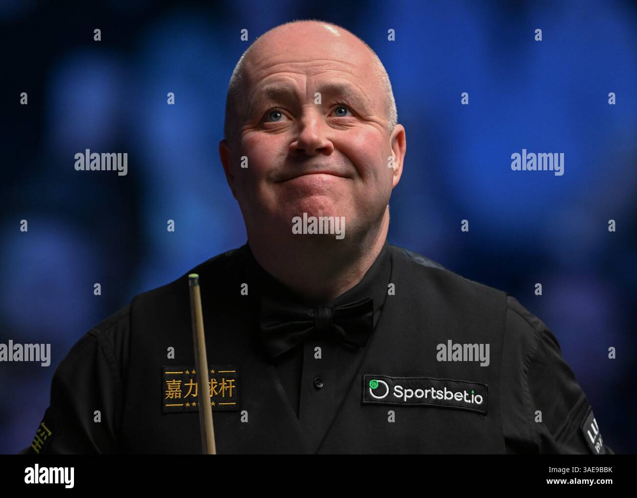 Manchester, UK. 6th Apr, 2025. John Higgins reacts during the John Higgins vs Mark Selby 2025 ...