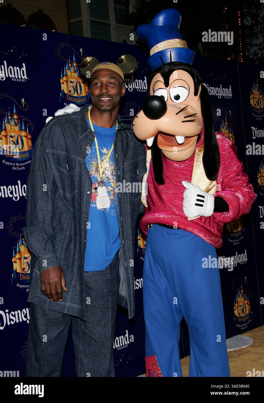 May 4, 2005; Anaheim, California, USA; NBA's KARL MALONE & GOOFY at ...