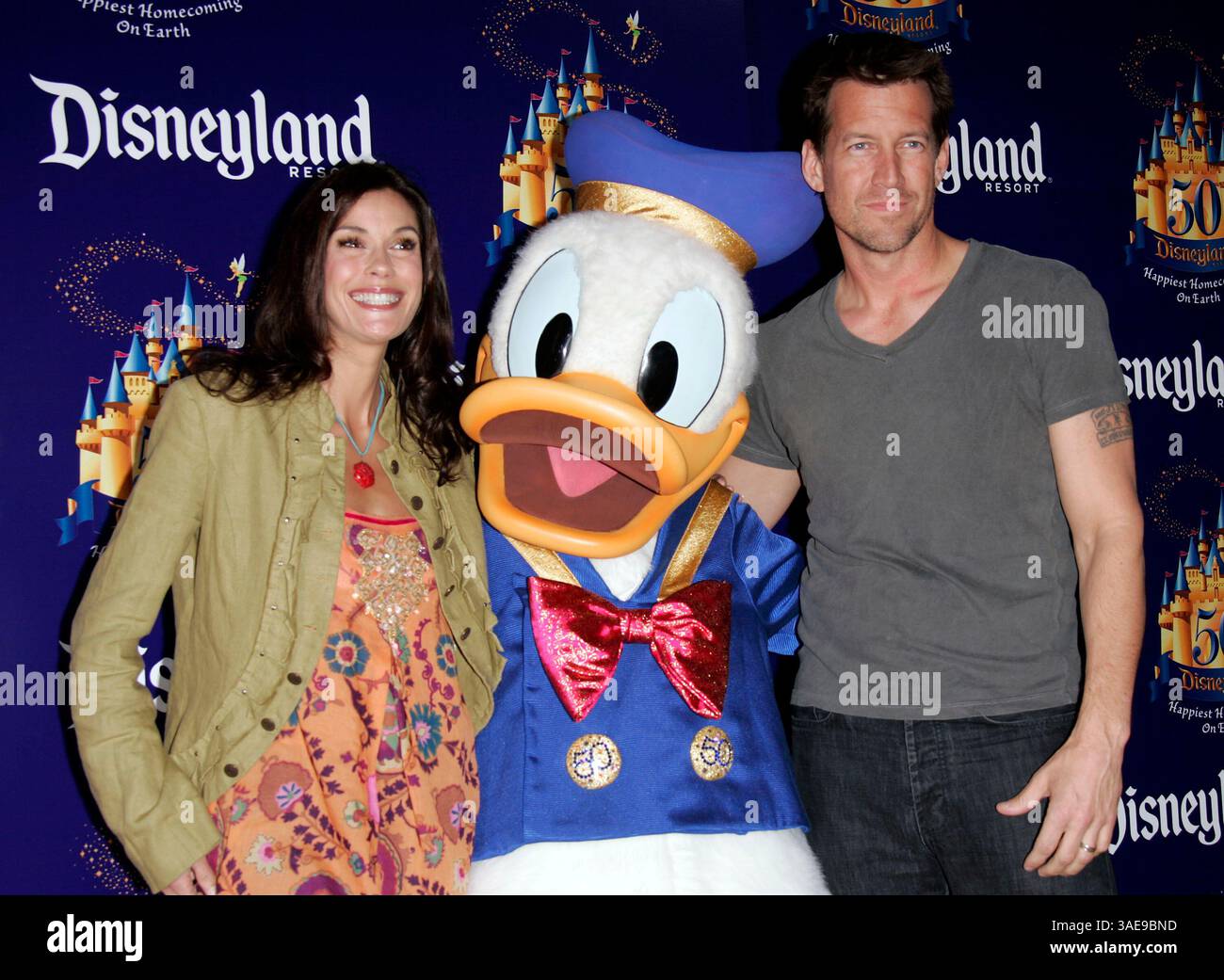 May 4, 2005; Anaheim, California, USA; Actress TERI HATCHER, Actor ...