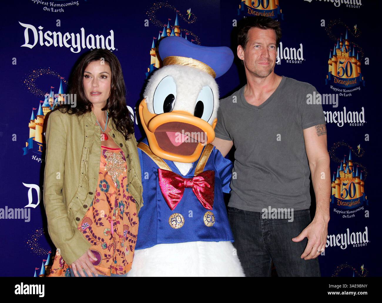 May 4, 2005; Anaheim, California, USA; Actress TERI HATCHER, Actor ...