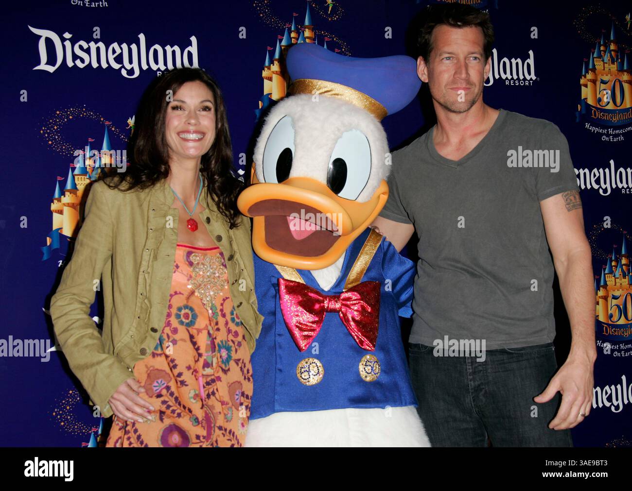 May 4, 2005; Anaheim, California, USA; Actress TERI HATCHER, Actor ...