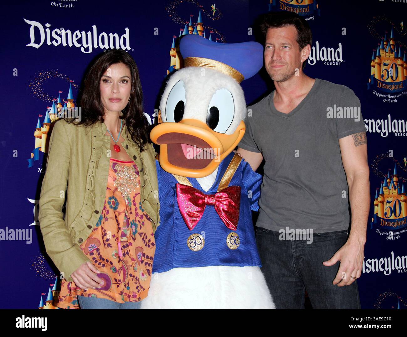 May 4, 2005; Anaheim, California, USA; Actress TERI HATCHER, Actor ...