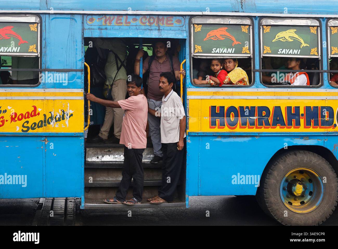 Public bus in Kolkata, West Bengal, India Stock Photo - Alamy