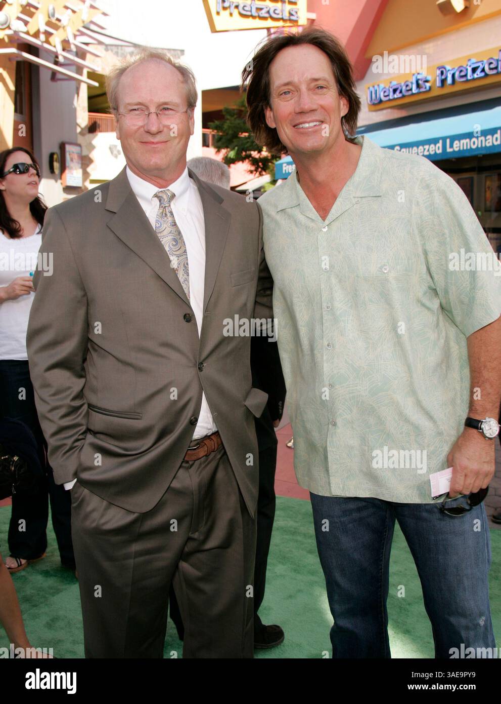William hurt incredible hulk world hi-res stock photography and images ...