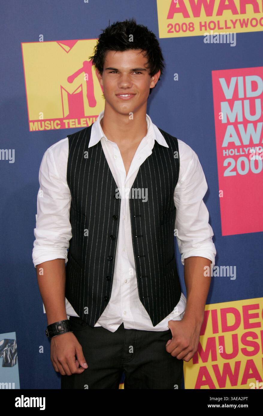 Sep 07, 2008 - Hollywood, California, USA - TAYLOR LAUTNER arriving at ...