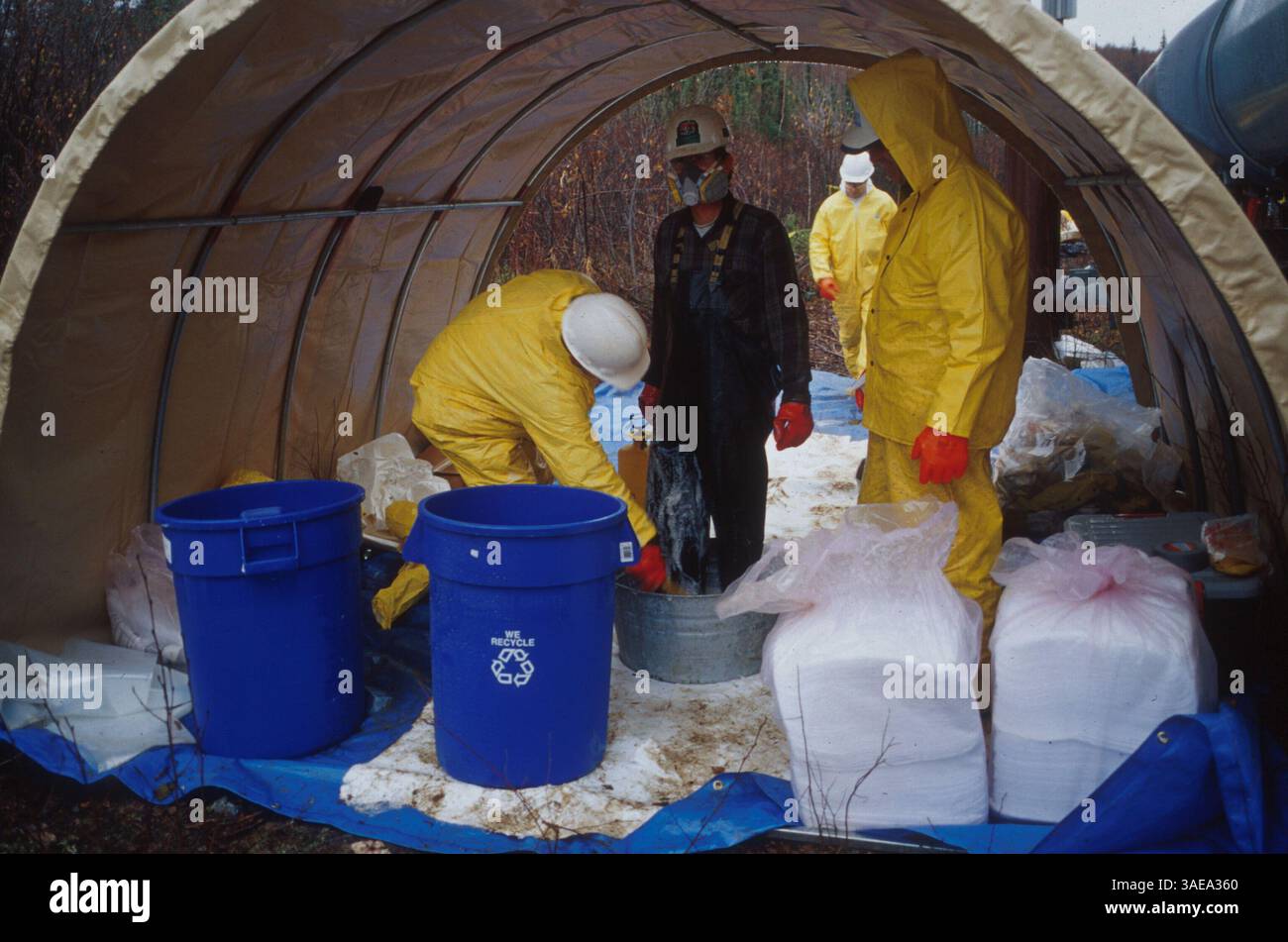 Alaska pipeline workers hi-res stock photography and images - Alamy