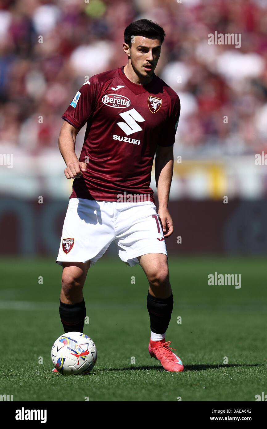 Torino, Italy. 06th Apr, 2025. Eljif Elmas of Torino Fc in action ...