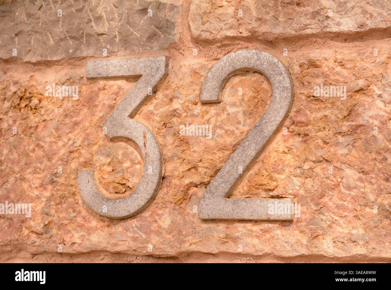 House number 32 sign hi-res stock photography and images - Alamy