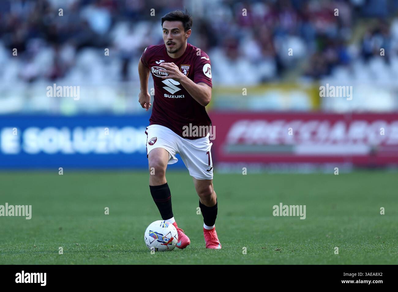 Torino, Italy. 06th Apr, 2025. Eljif Elmas of Torino Fc in action ...