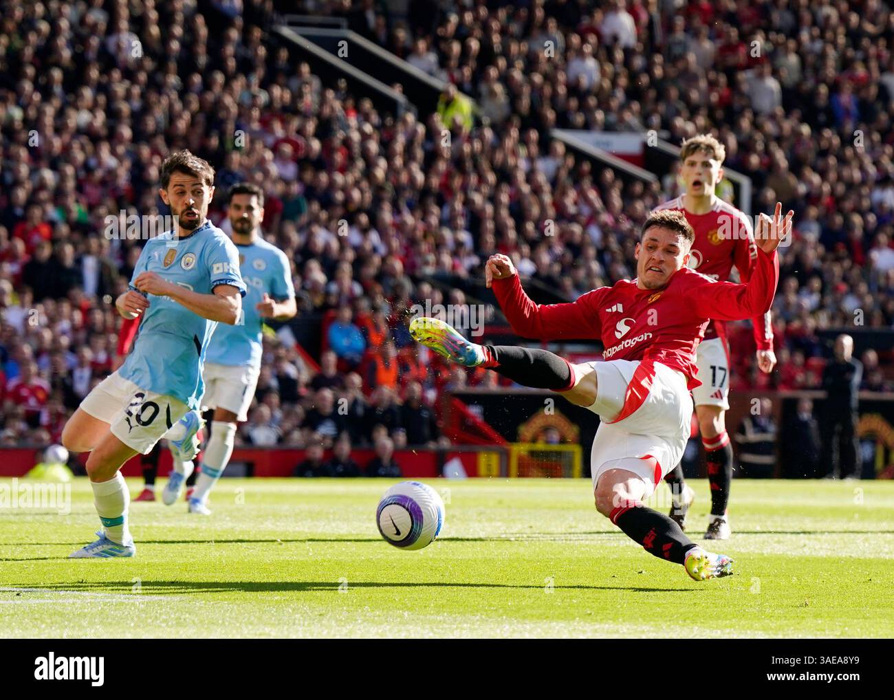 Manchester, UK. 6th Apr, 2025. Manuel Ugarte of Manchester United ...