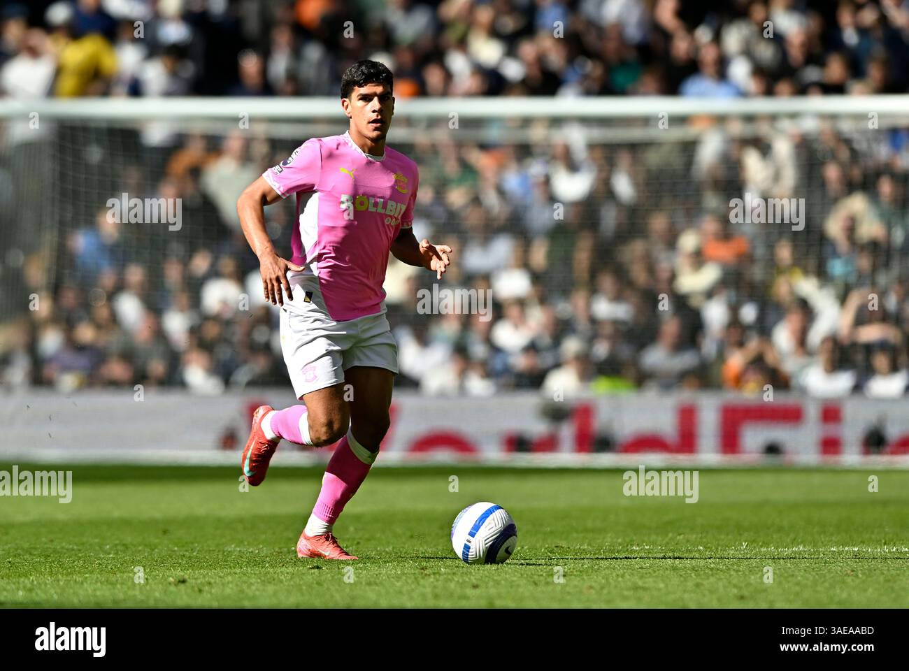 London, UK. 6th Apr, 2025. Mateus Fernandes (Southampton) during the ...