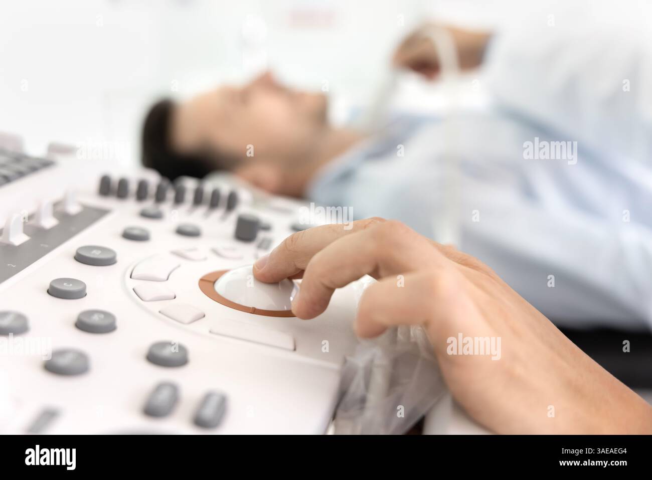 Doctor performs diagnostic scan hi-res stock photography and images - Alamy