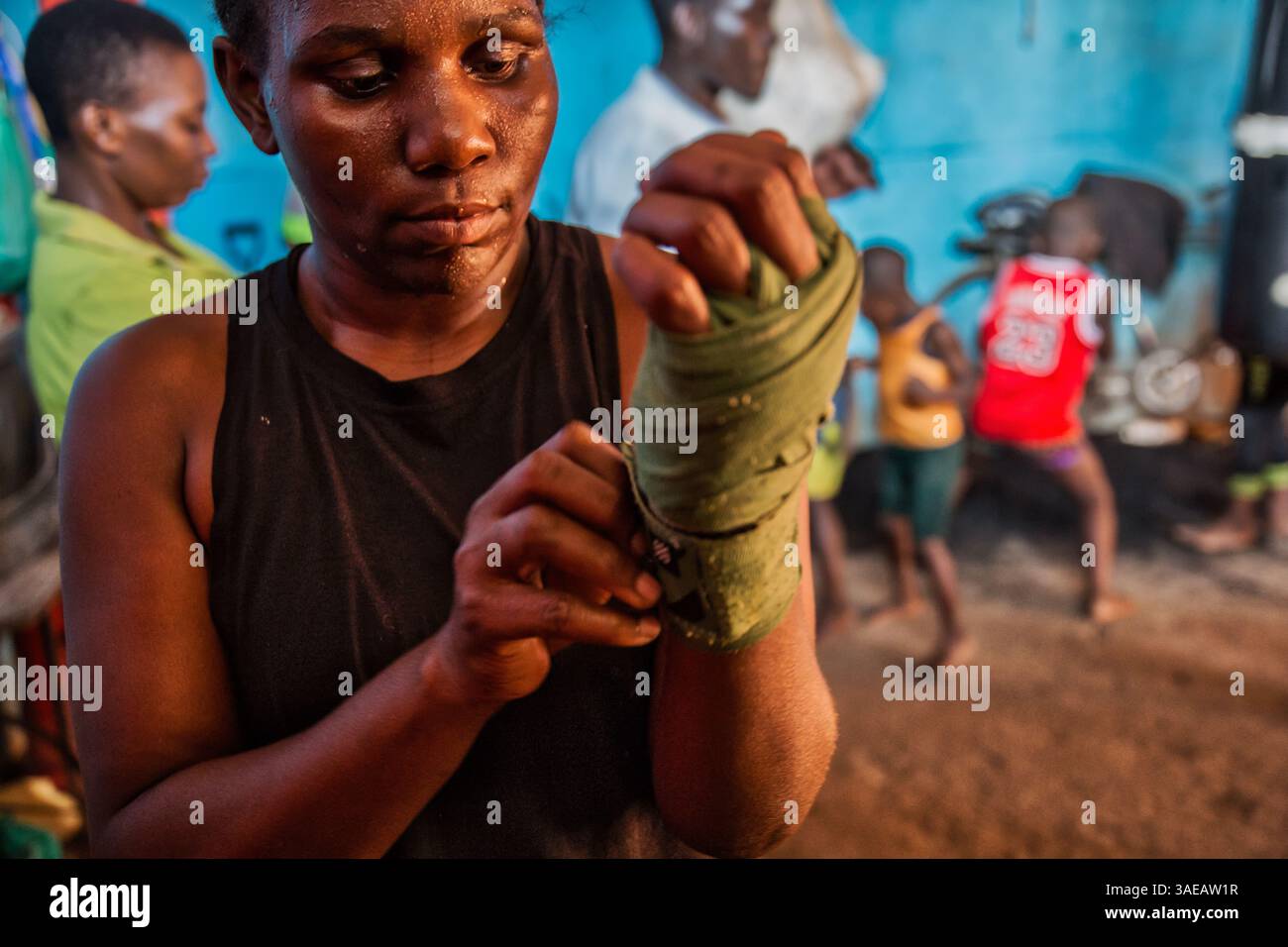 Boxing in Katanga slum, Kampala, Uganda, Africa Stock Photo - Alamy