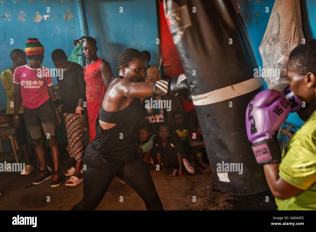 Boxing in Katanga slum, Kampala, Uganda, Africa Stock Photo - Alamy