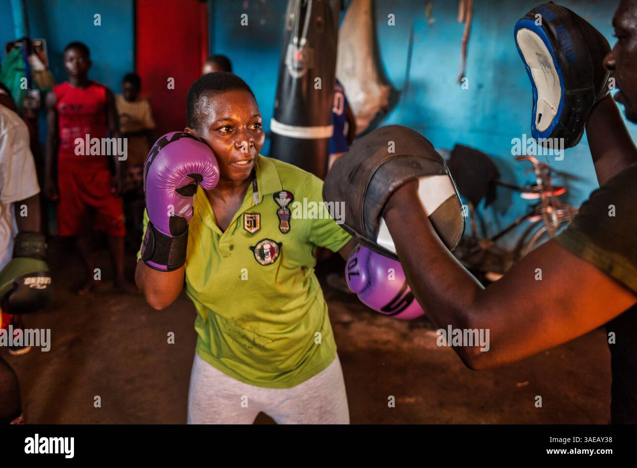Boxing in Katanga slum, Kampala, Uganda, Africa Stock Photo - Alamy