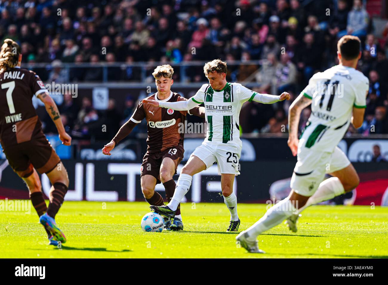 Hamburg, Deutschland. 06th Apr, 2025. Noah Weisshaupt (FC St. Pauli, #13), Robin Hack (Borussia ...