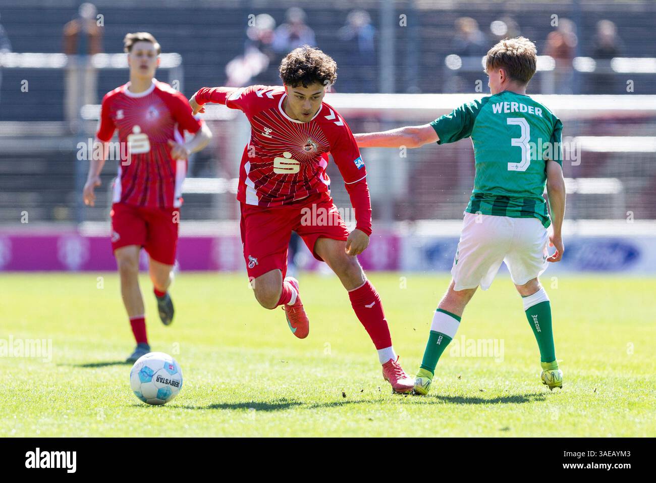 Justin Kai von der Hitz (1. FC K?ln U19, 7), Jannes Ossadnik (SV Werder Bremen U19, 3). U19 ...