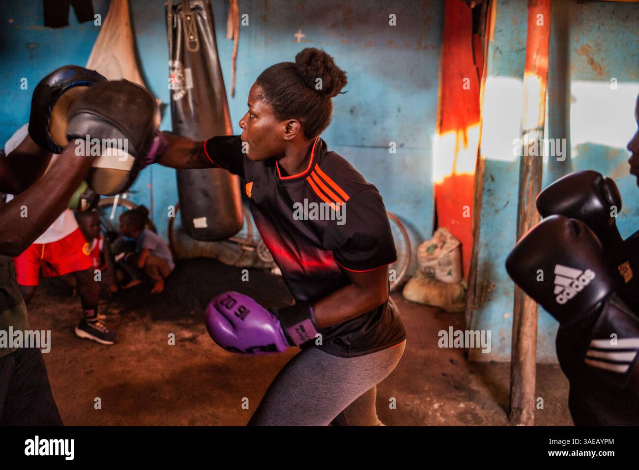 Boxing in Katanga slum, Kampala, Uganda, Africa Stock Photo - Alamy