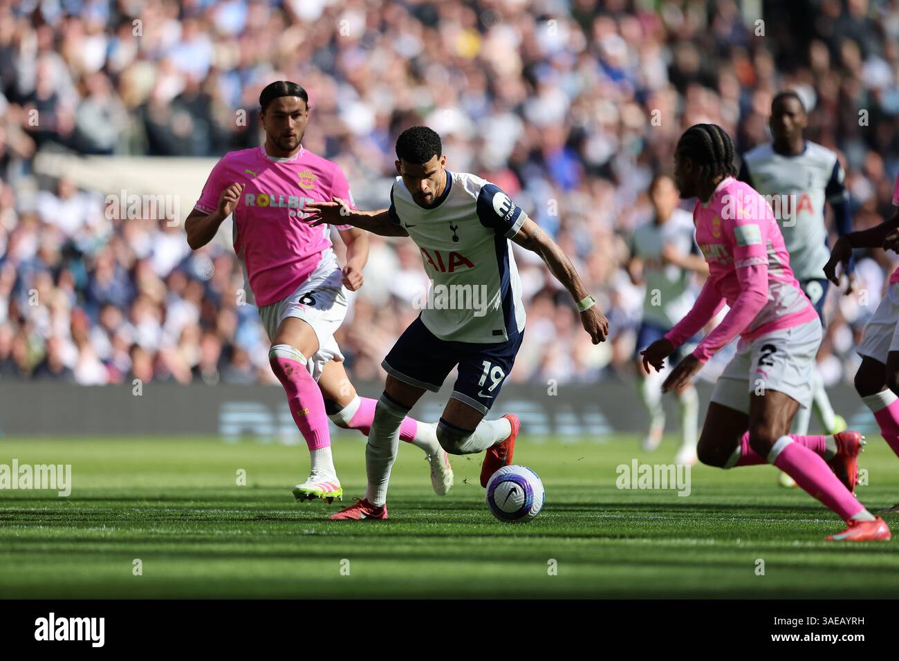 Tottenham Hotspur Stadium, London, UK. 6th Apr, 2025. Premier League ...