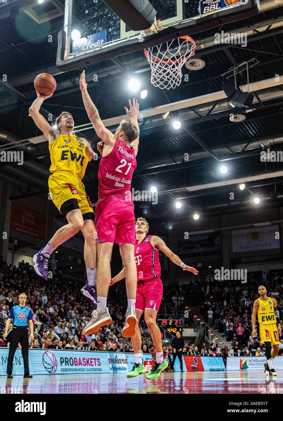 Bonn, Deutschland. 06th Apr, 2025. Alen Pjanic (EWE Baskets Oldenburg ...