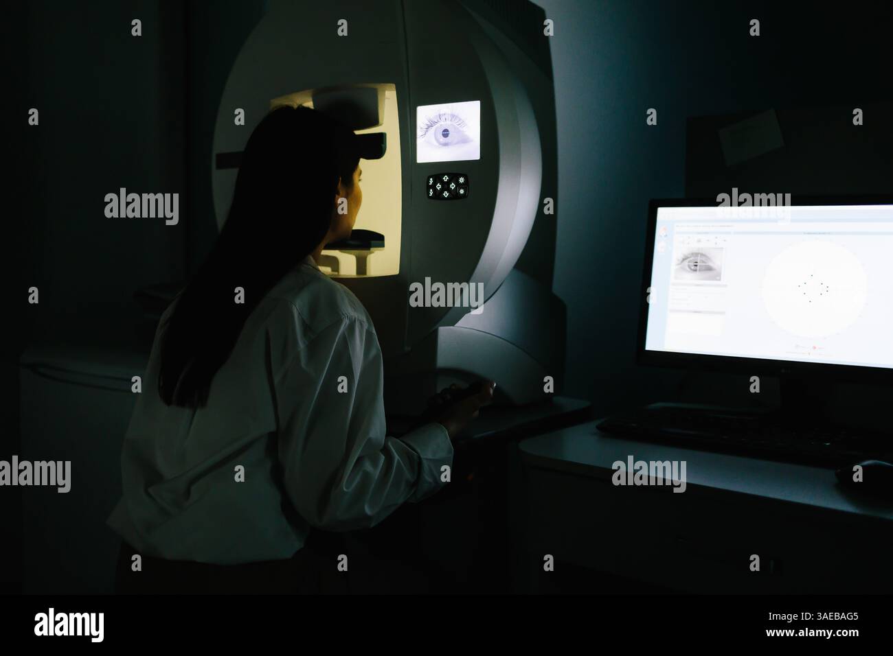 Perimetry visual field test hi-res stock photography and images - Alamy