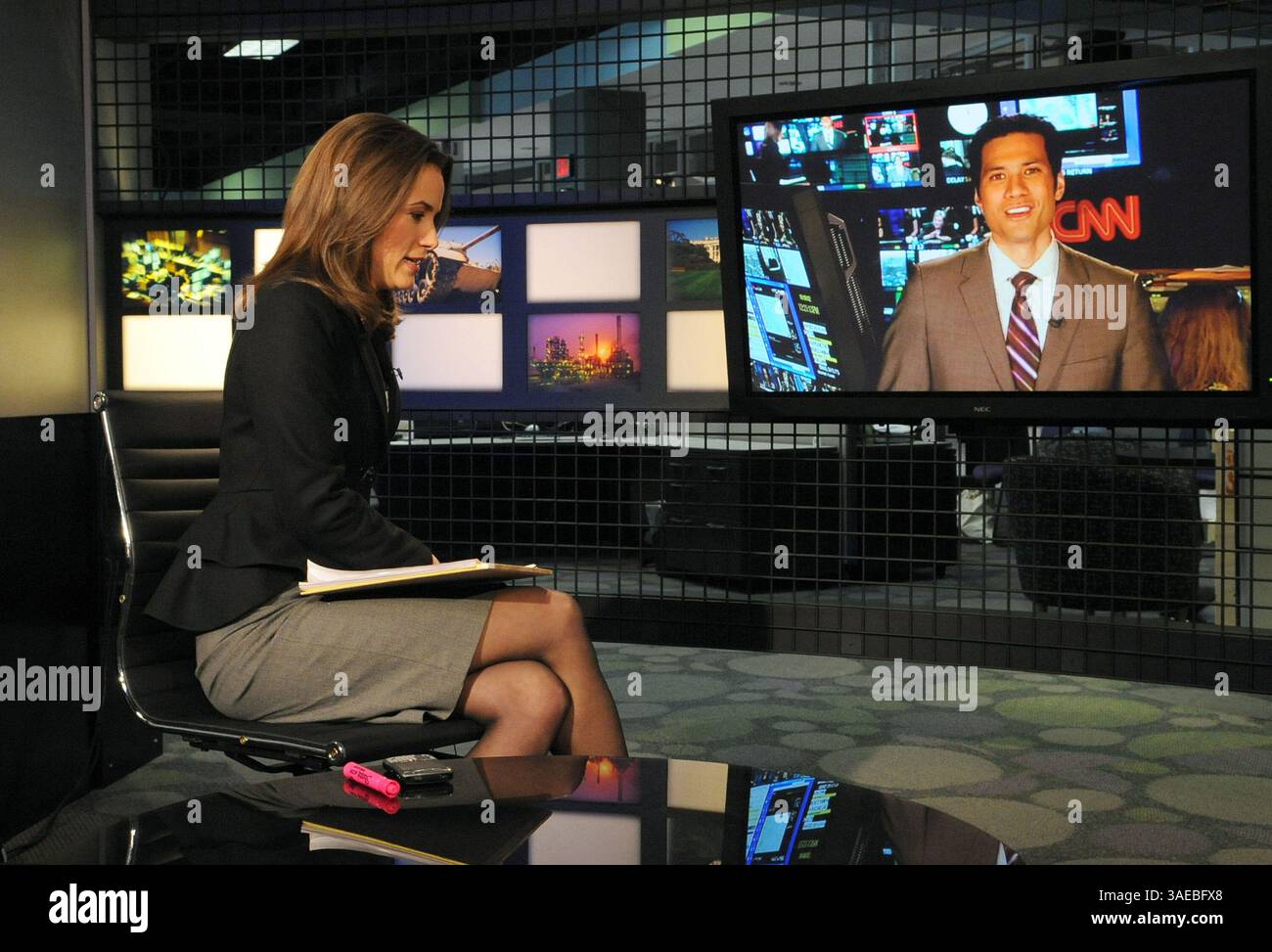 Jan 13, 2009 - Atlanta, Georgia, USA - CNN.com live anchor MELISSA LONG ...
