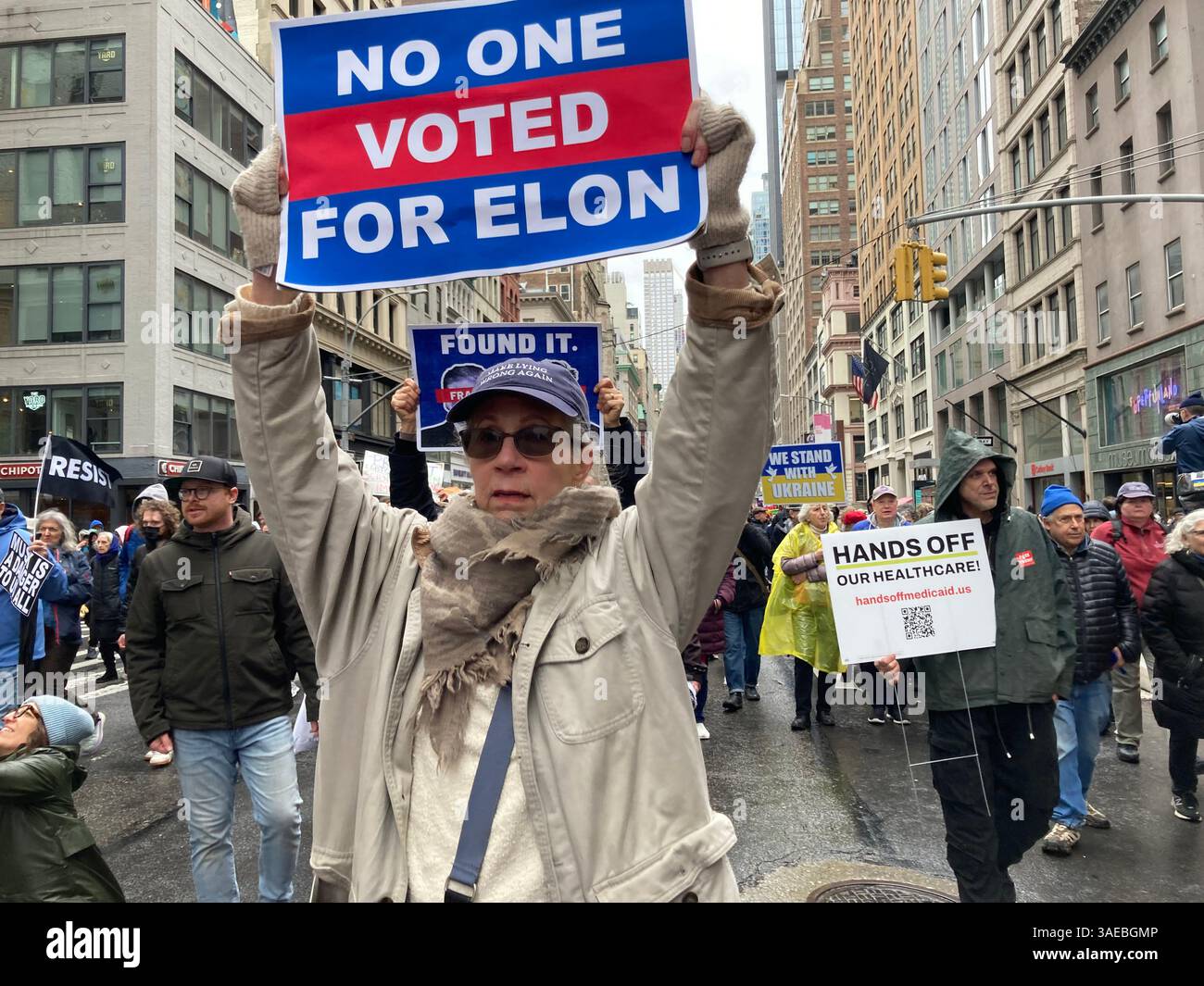 Thousands of protesters march down Fifth Avenue in New York on Saturday ...
