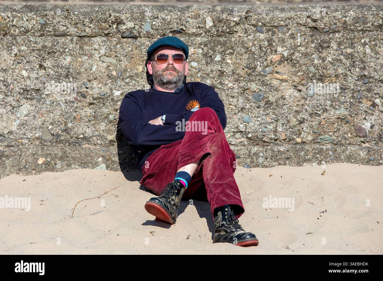 Troon, UK. 06th Apr, 2025. Tourists and locals take advantage of the ...