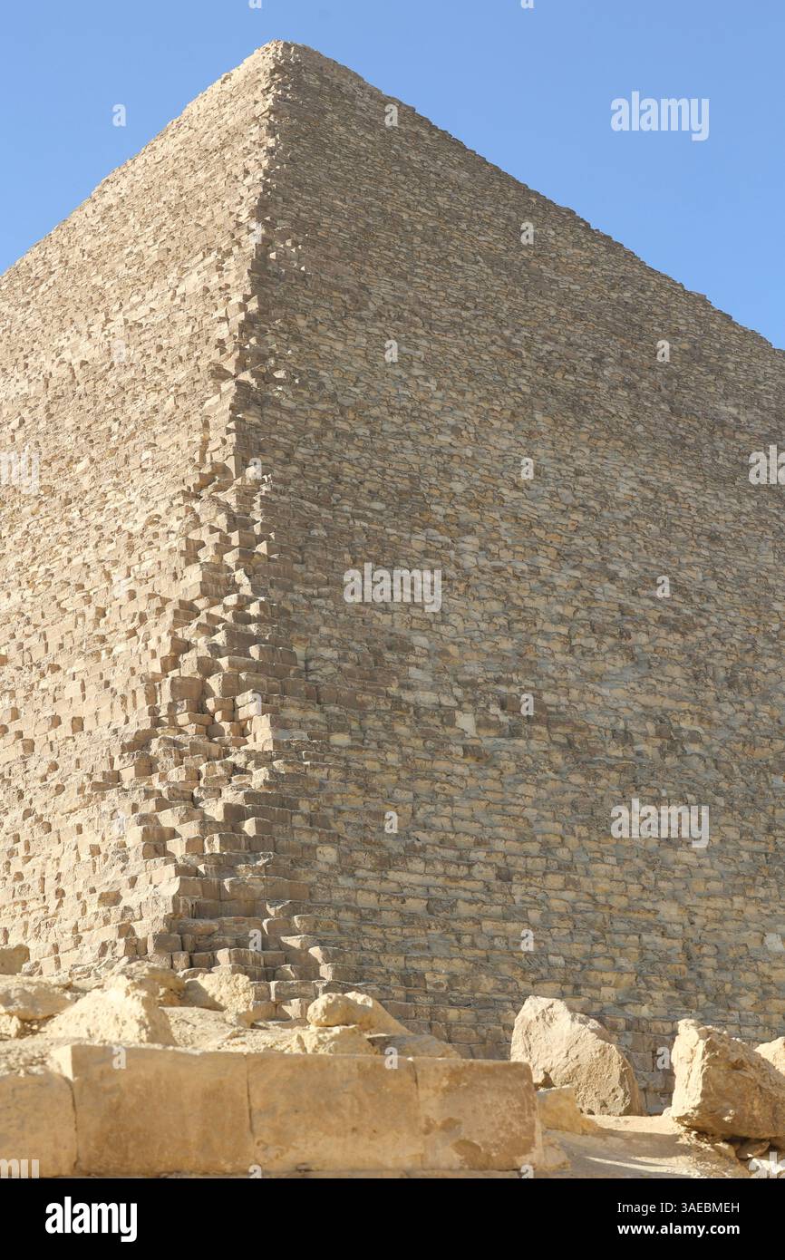 detail of the assembly of stone blocks and blocks of the Great Pyramid ...