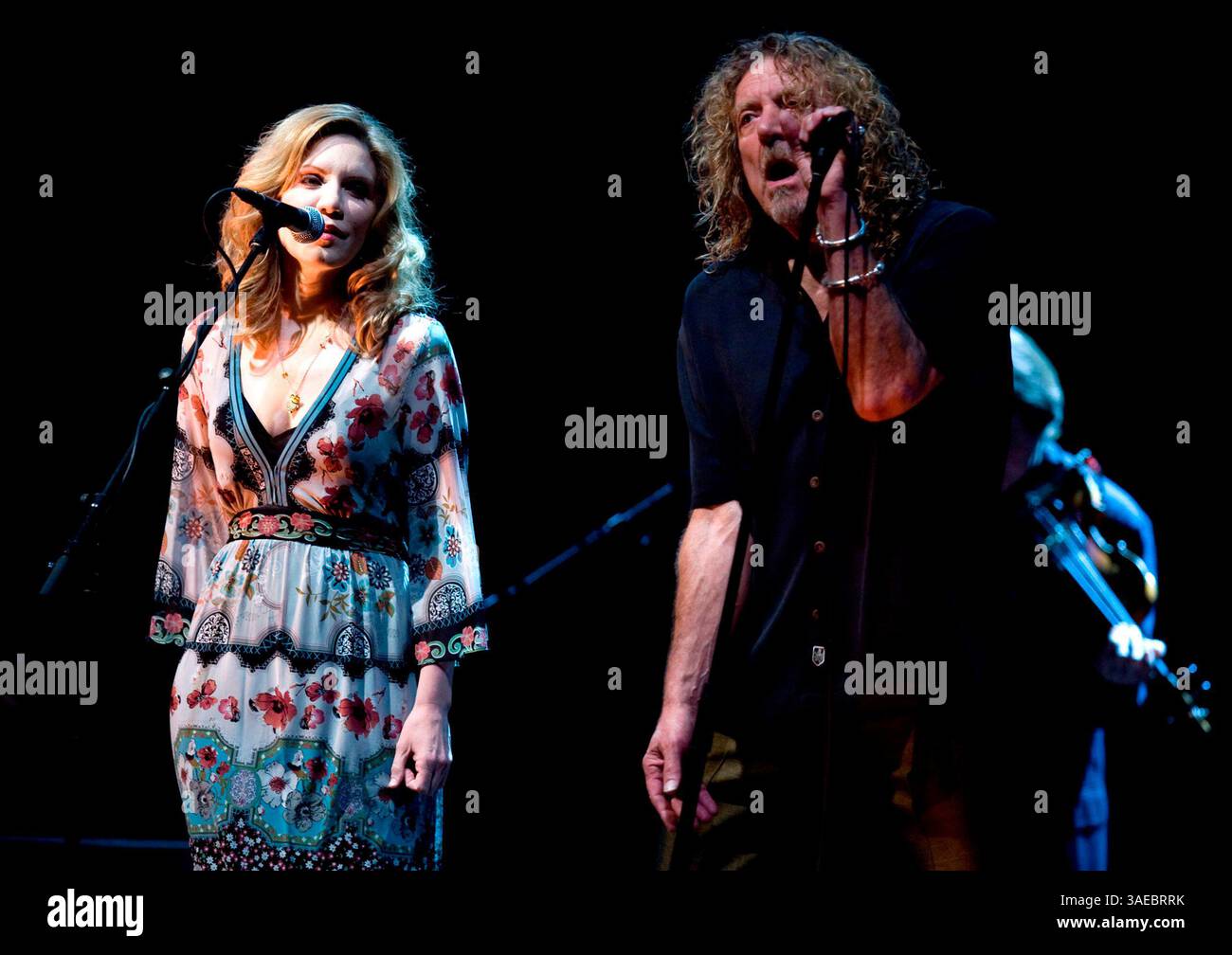 Robert plant t bone burnett hi-res stock photography and images - Alamy