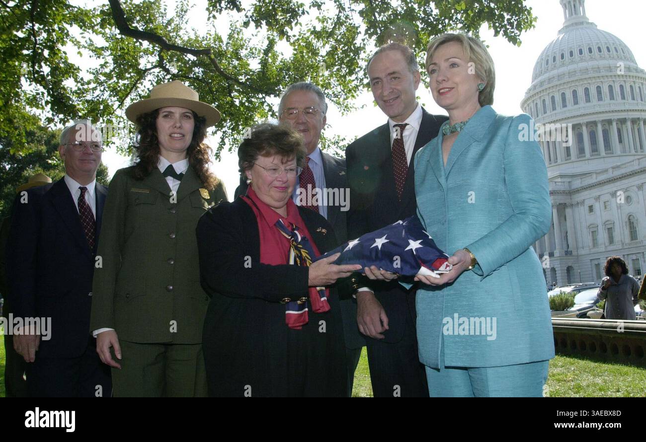 Barbara mikulski hillary clinton hi-res stock photography and images ...