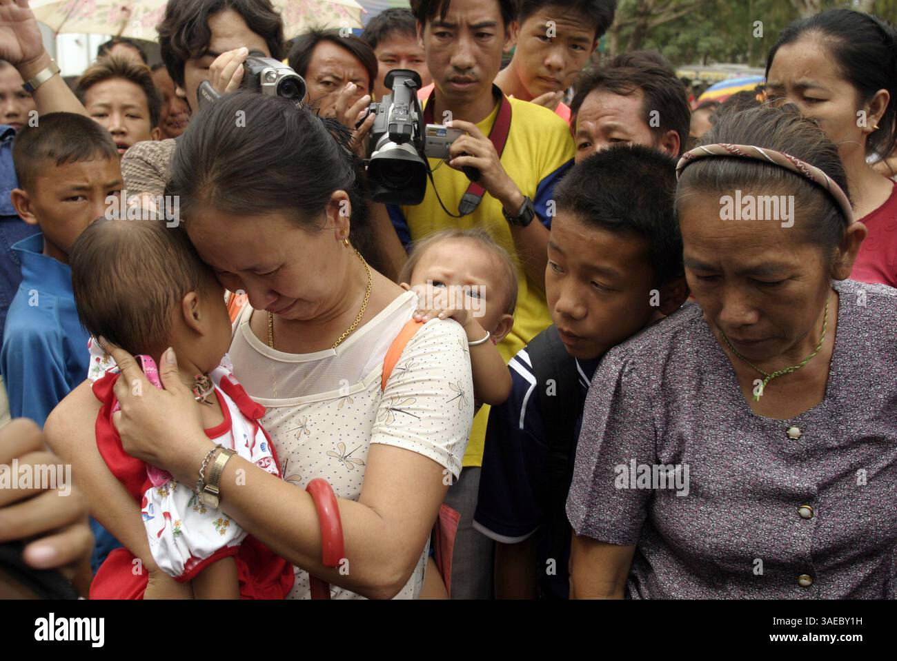 Refugee camp hmong hi-res stock photography and images - Alamy