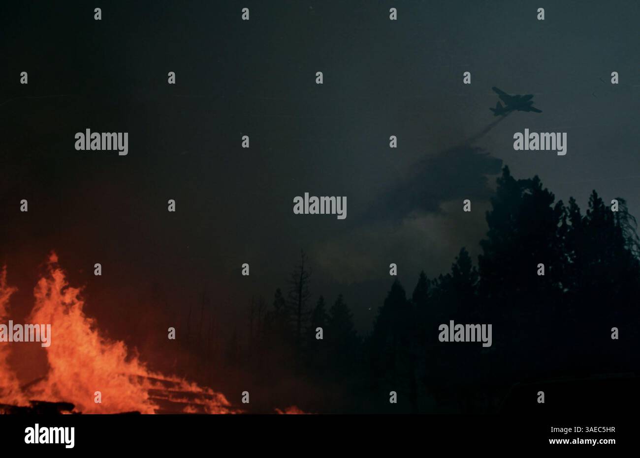 Oct 28, 2003; Running Springs, California, USA; CALIFORNIA WILDFIRES ...