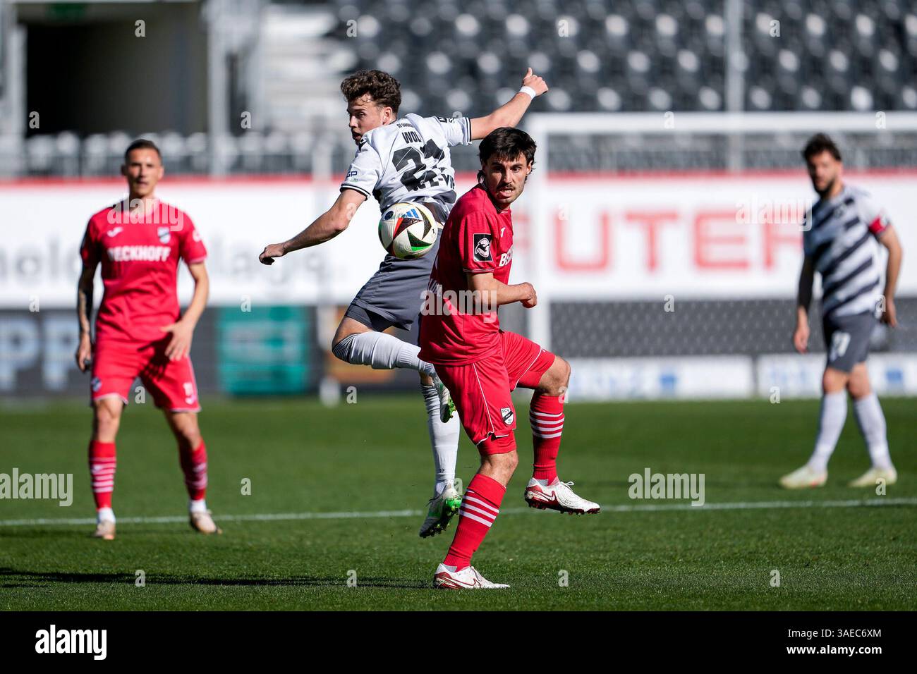 Sandhausen, Deutschland. 06th Apr, 2025. v.li.: Lucas Wolf (SVS, 27 ...