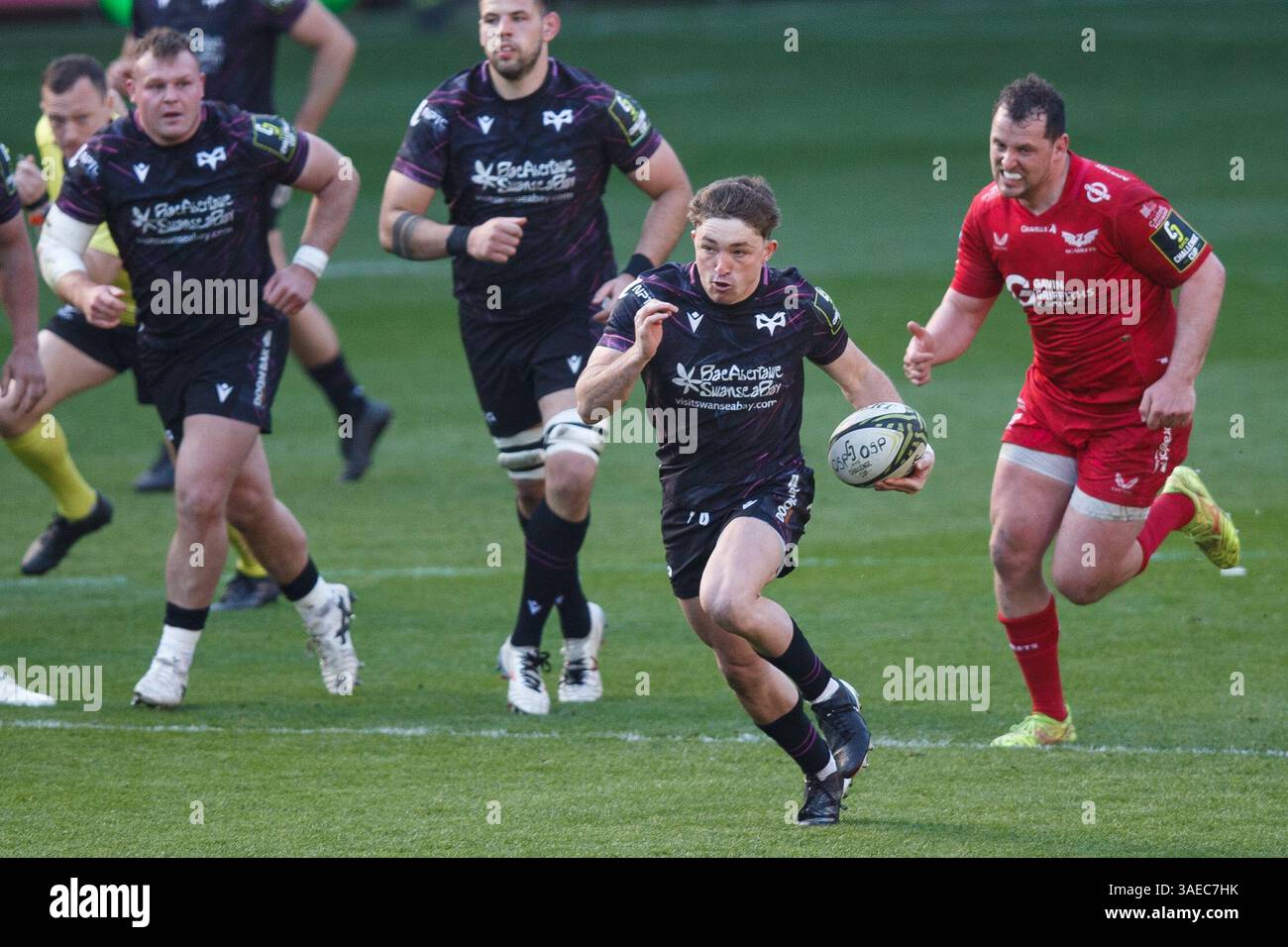 Swansea, UK. 6 April, 2025. Dan Edwards of Ospreys makes a break during ...