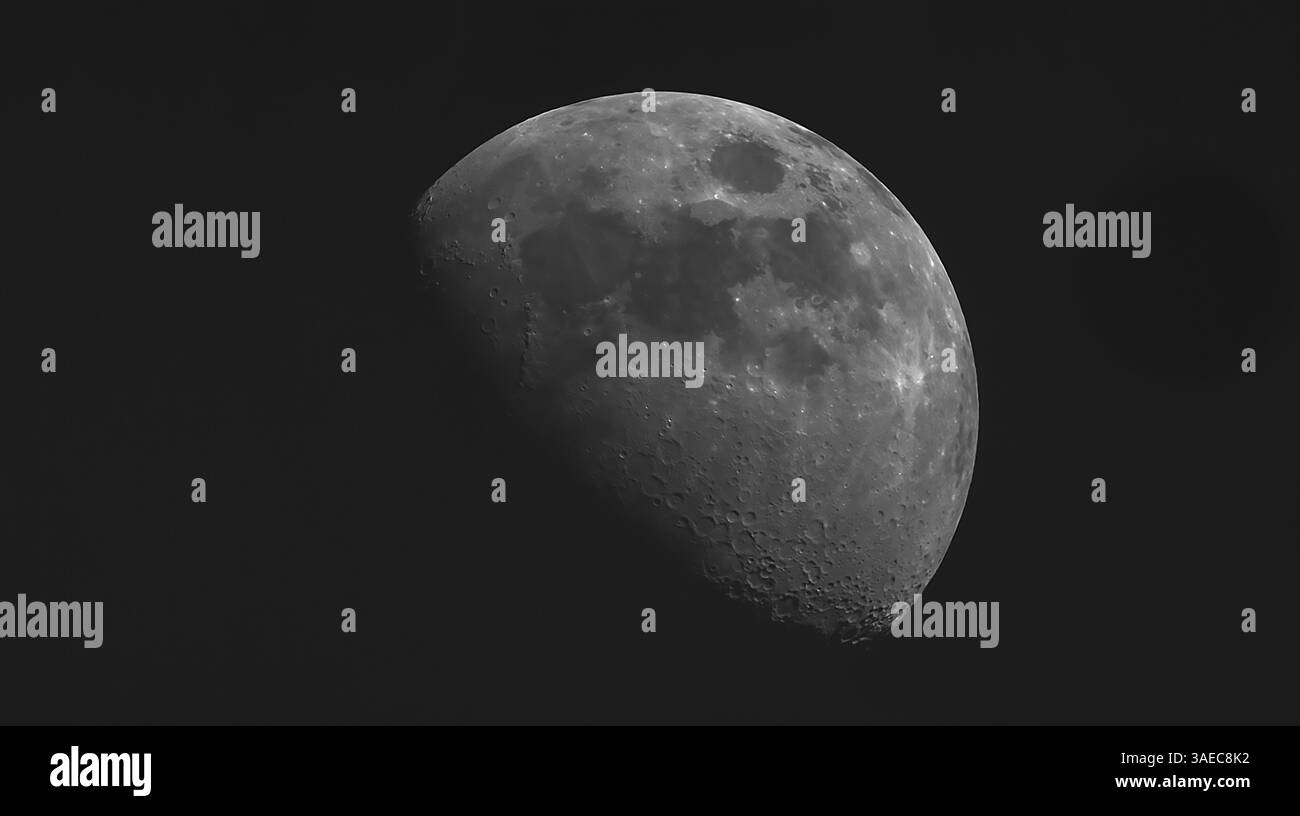 April moon 2025 uk hi-res stock photography and images - Alamy